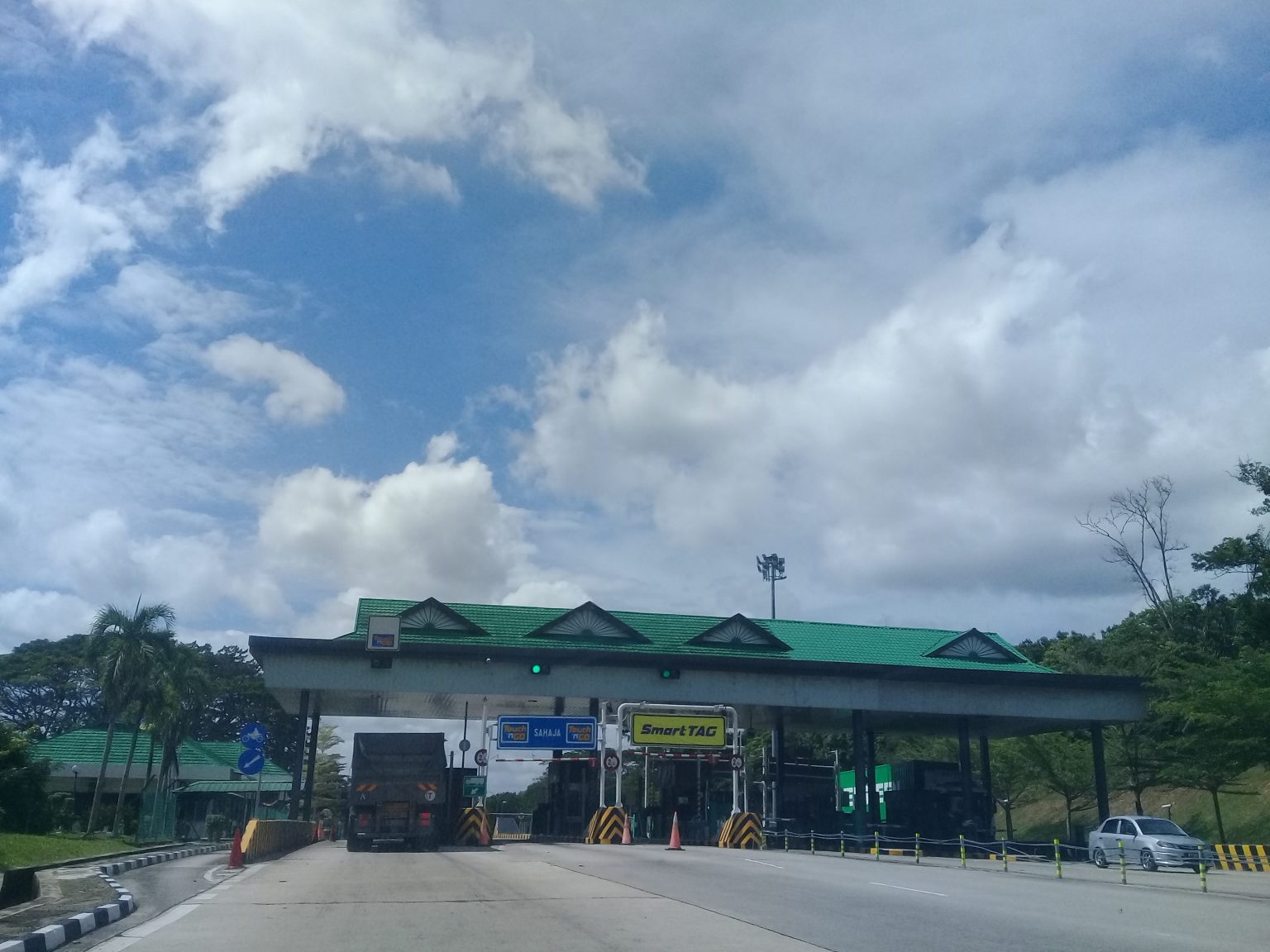 24-Hour BHPetrol Stations PLUS Highway (North Bound): Road Trip Up ...